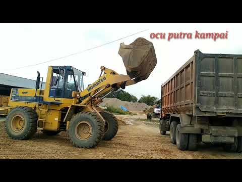 Muat batu split dan agregat, DumpTrucks Fuso 6x4HD tronton orange dan ...