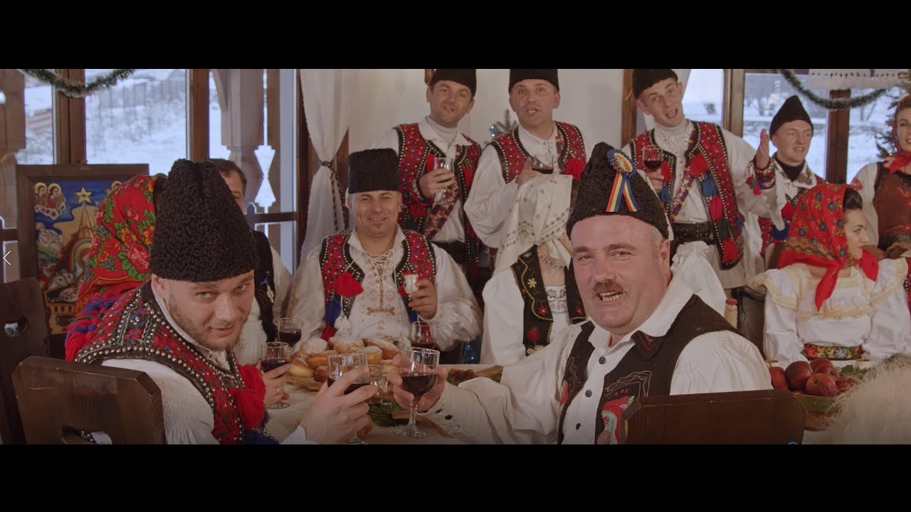 Ansamblul Folcloric Național „Transilvania” la colindat - „Ce bucurie ...