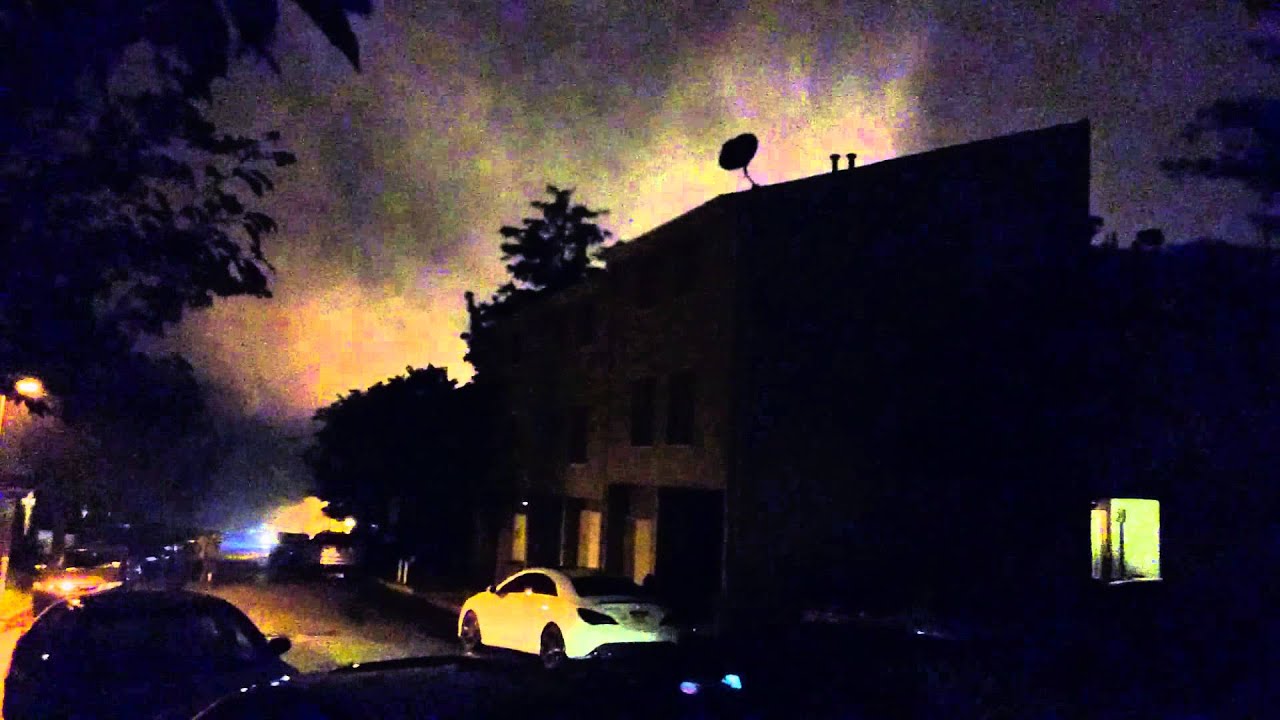 Transformer blowing up on Staten Island - YouTube