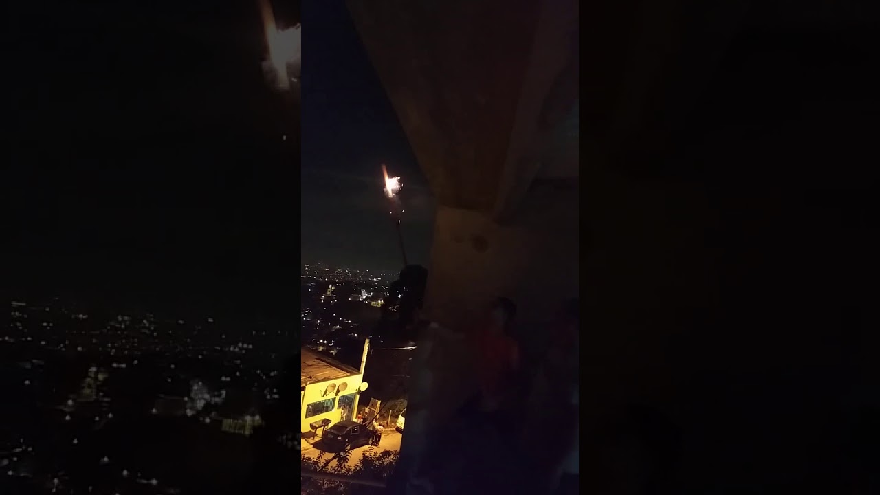 Soltando rojão 🎆🎉 - YouTube