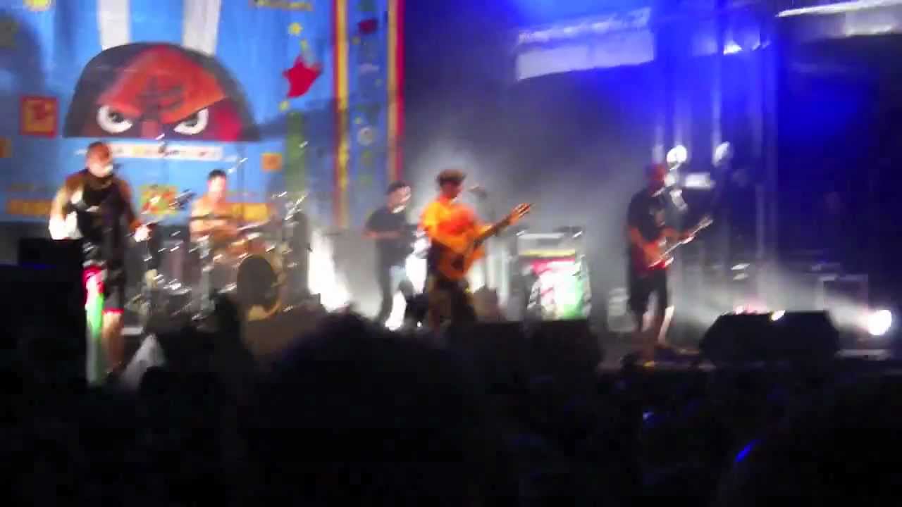 Manu Chao Bienvenida A Tijuana / El Viento - Live Brussels 2012 - HD Quality - YouTube