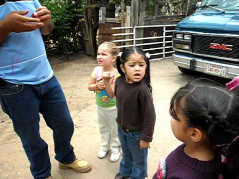 Jugando con el mayate (sin albur) - YouTube