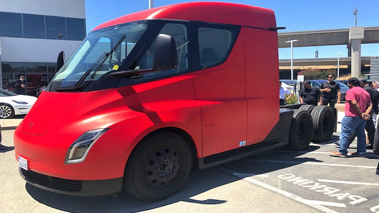 Elusive Red Tesla Semi Spotted At California Supercharger - YouTube