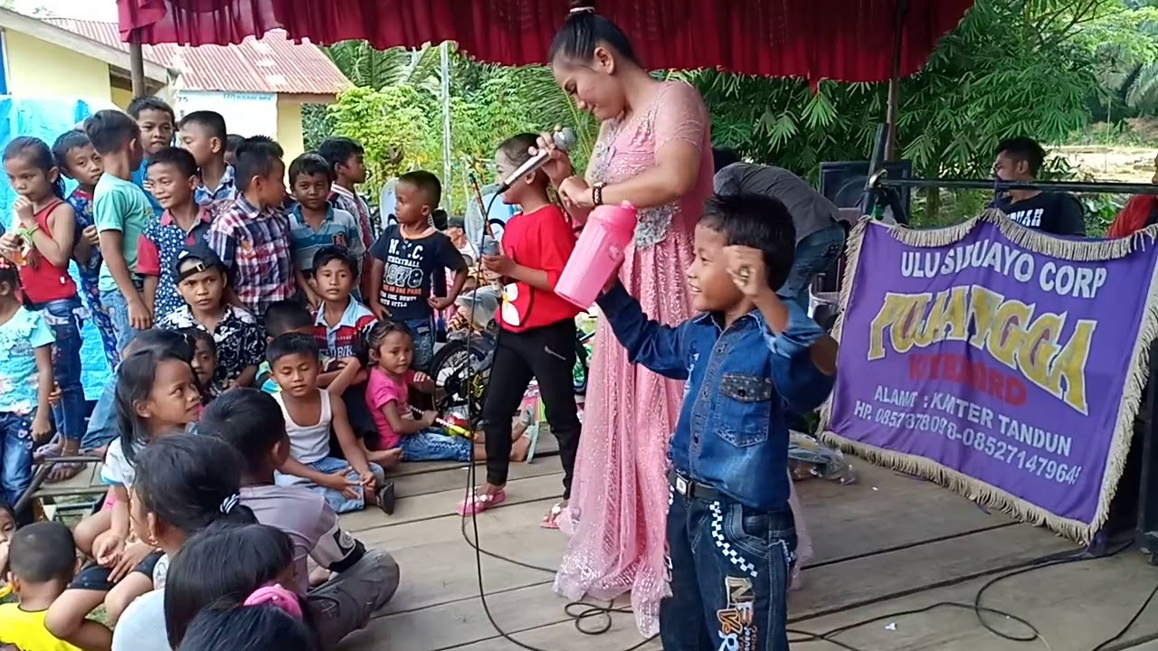 Fitria Ari Andini ( Song Syantik ) - YouTube