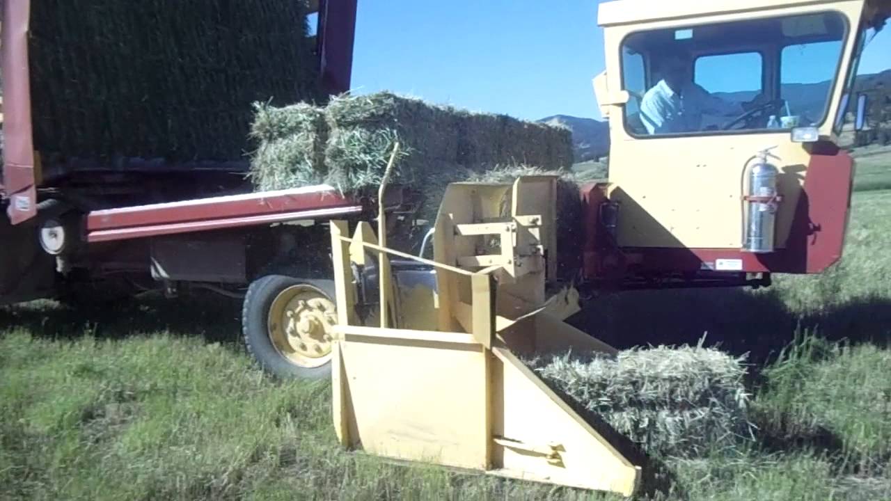 New Holland Bale Picker - YouTube