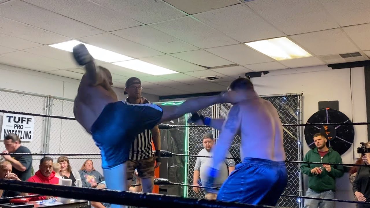 Backwoods Brawl 13: Desmond Hall Vs. Nathan leach - YouTube
