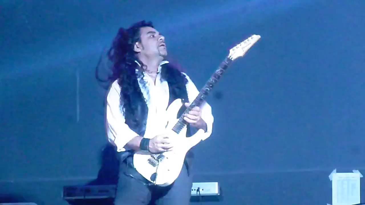 richard rosales haciendo de las suyas guitarrista de rafaga la rioja ...