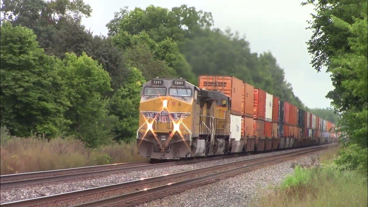8/25/23 Near Cromwell, IN; UP 7297 leads I191 - YouTube