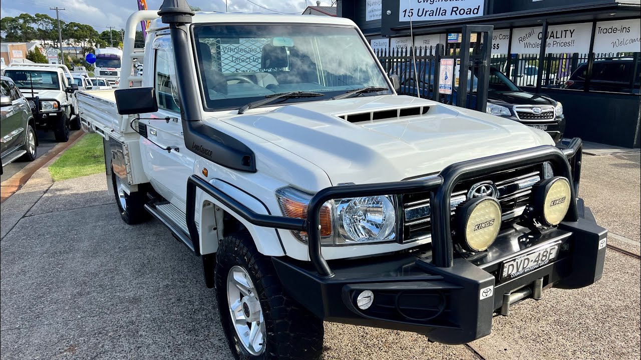 Toyota Landcruiser GXL 79 Series Trayback V8 Turbo Diesel - YouTube