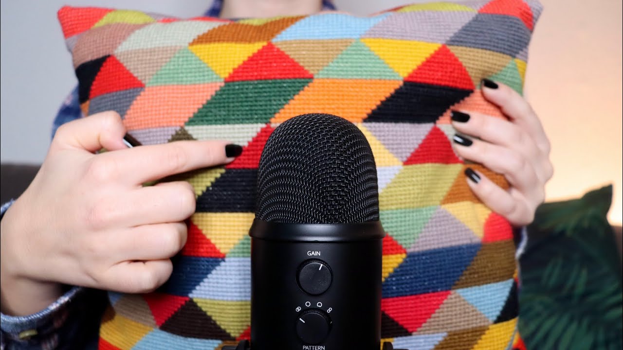 ASMR - Pillow Tracing & Other Random Triggers (Bubble Wrap, Cardboard ...