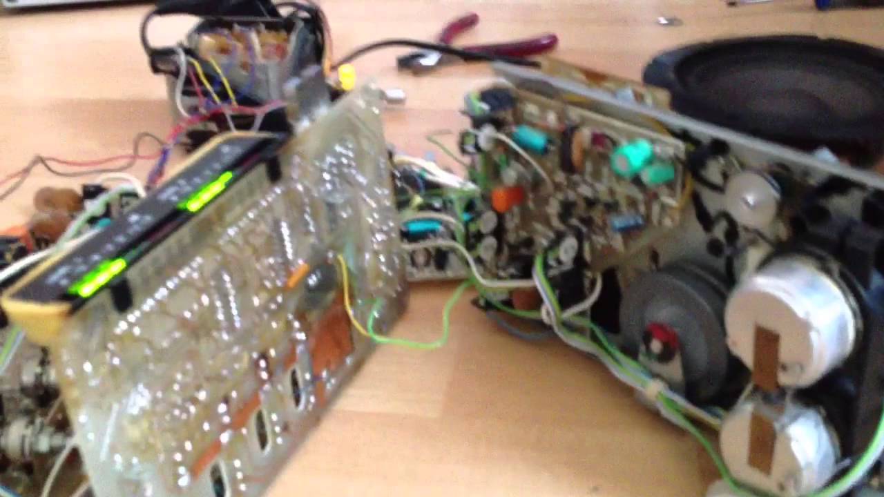 Rozobratý Radiomagnetofon Condor - YouTube