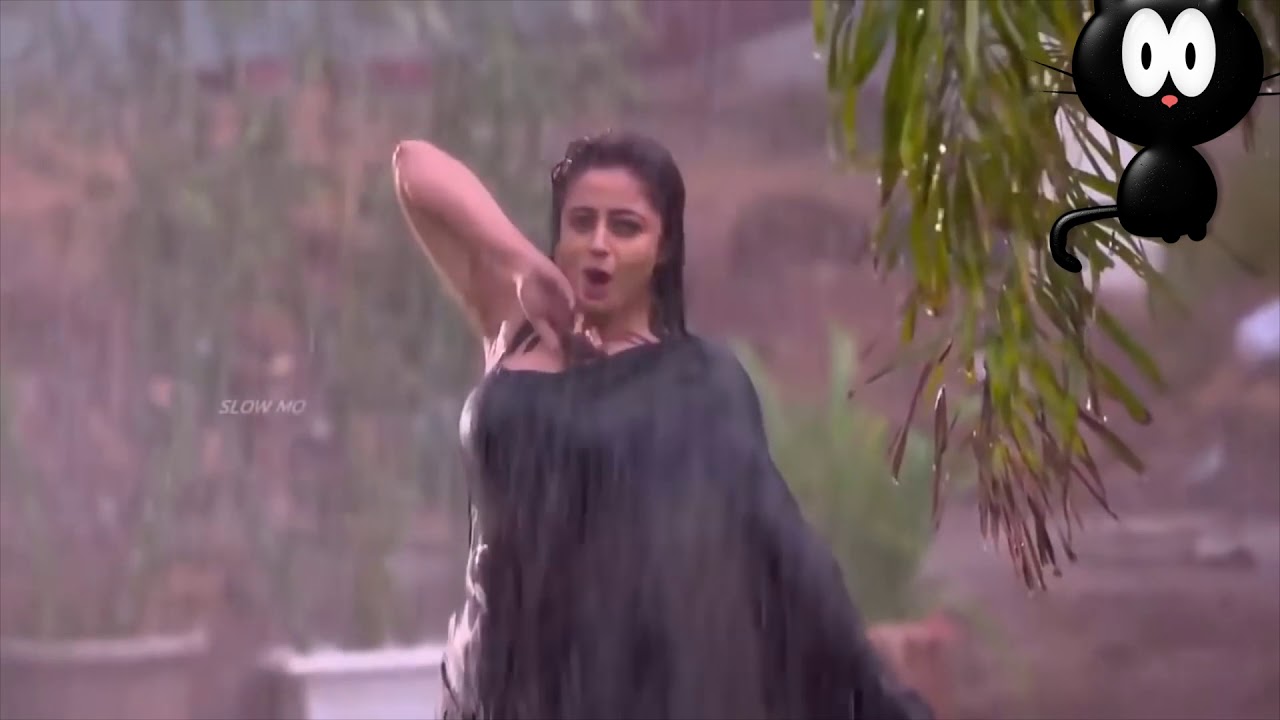 Hot Rain dance in saree - YouTube