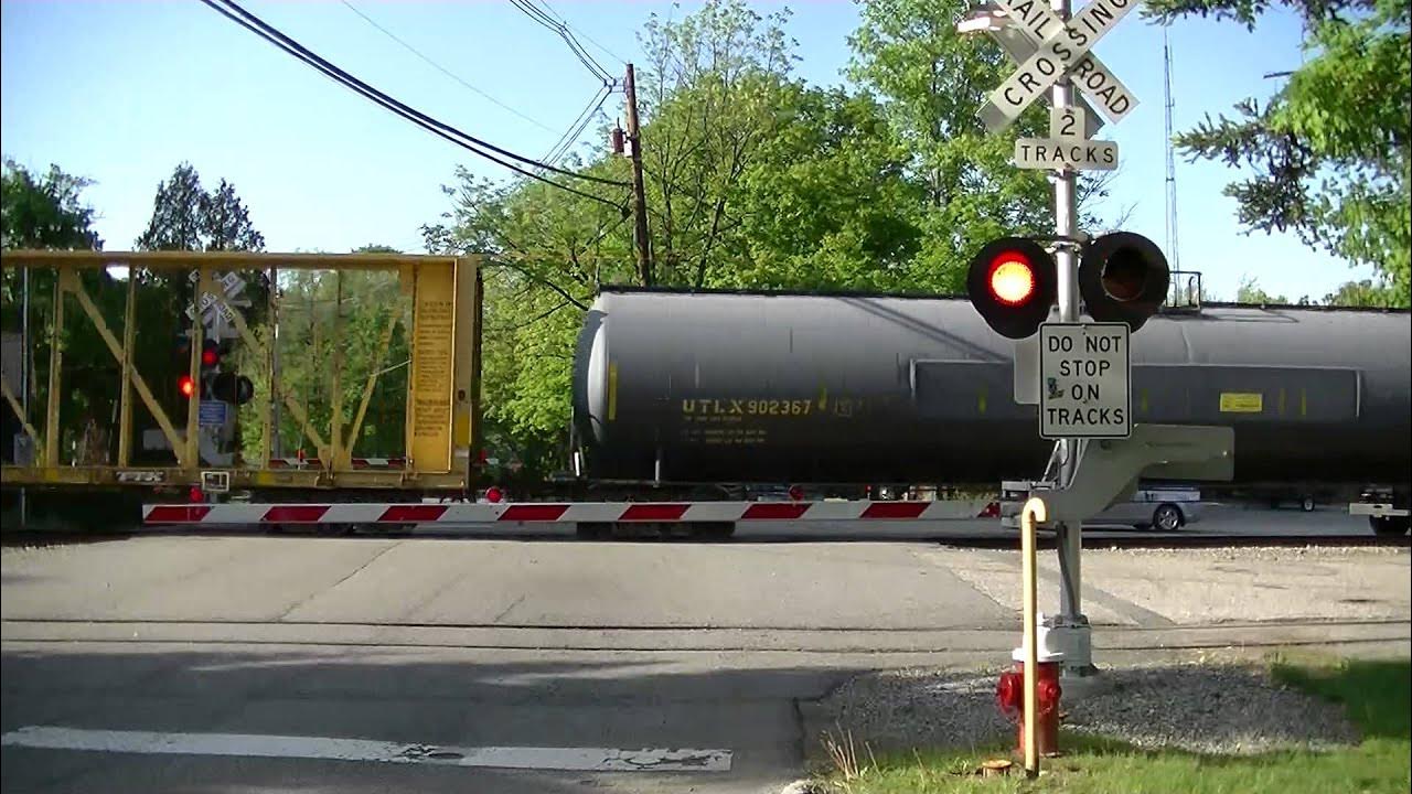 NYSW #3014 (snoot nose) leads the SU99. - YouTube