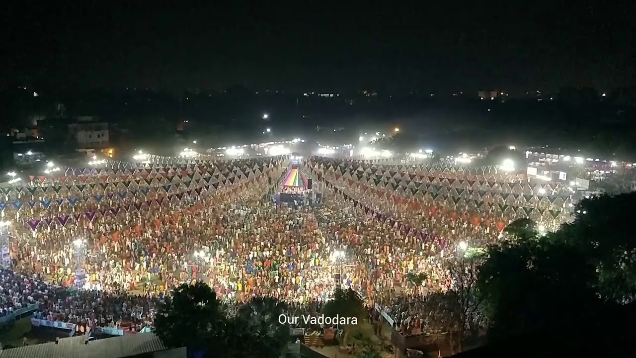 70K People Singing National Anthem 🇮🇳 During Dandiya Show at Vadodara ...