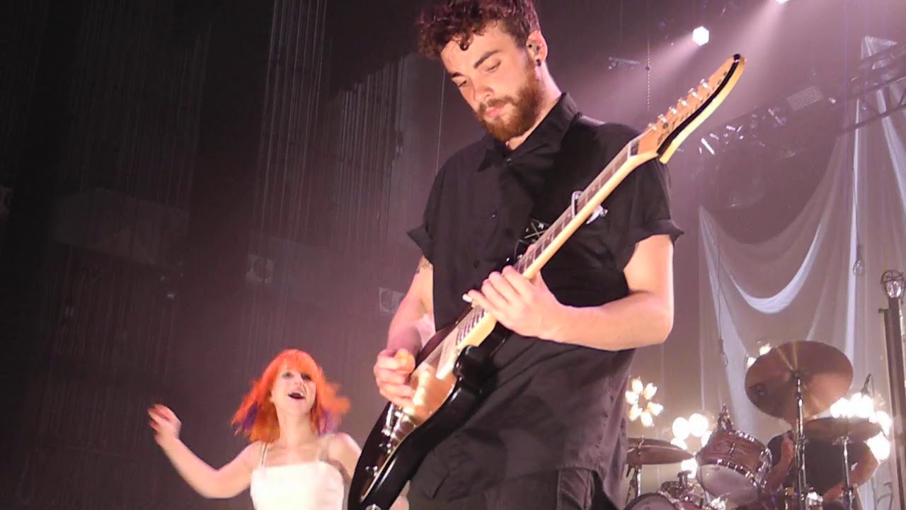2015 04 28 Paramore - (One Of Those) Crazy Girls - YouTube