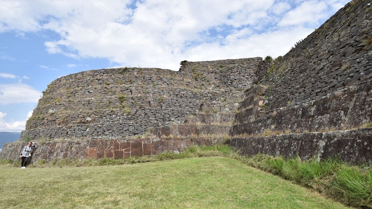 La zona arqueológica más impresionante de Michoacán - Las Yacátas ...