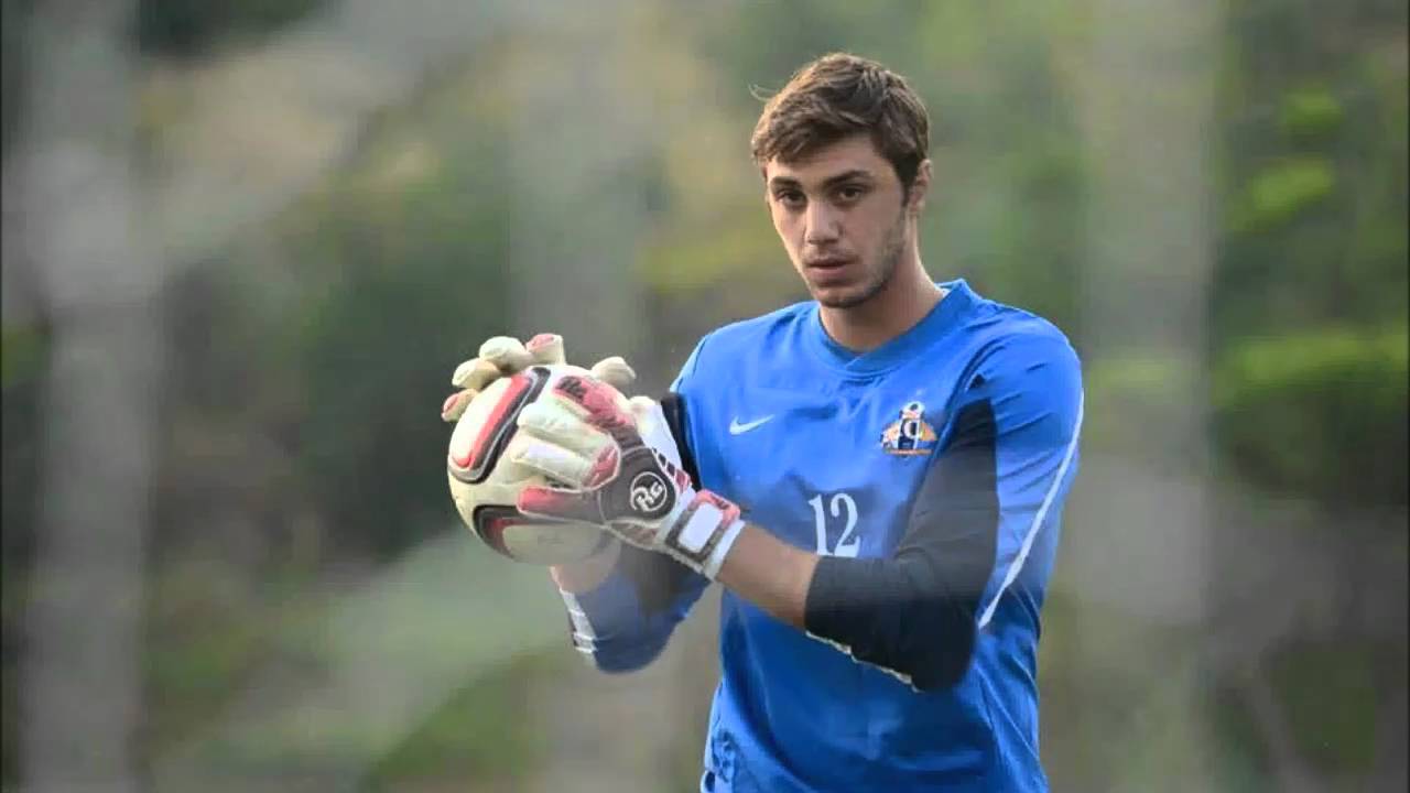 Roman Berezovsky vs Gor Manukyan - YouTube