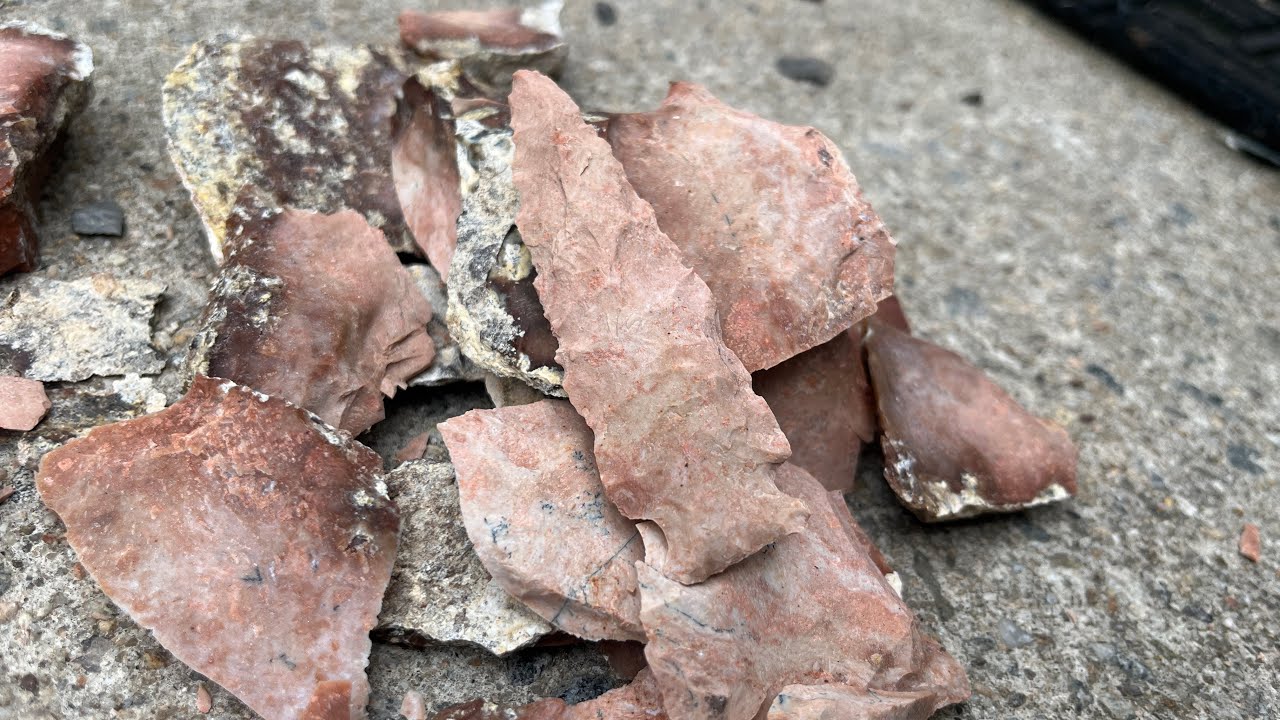 Flint Knapping raw CORAL into a archaic spearpoint (arrowhead) - YouTube