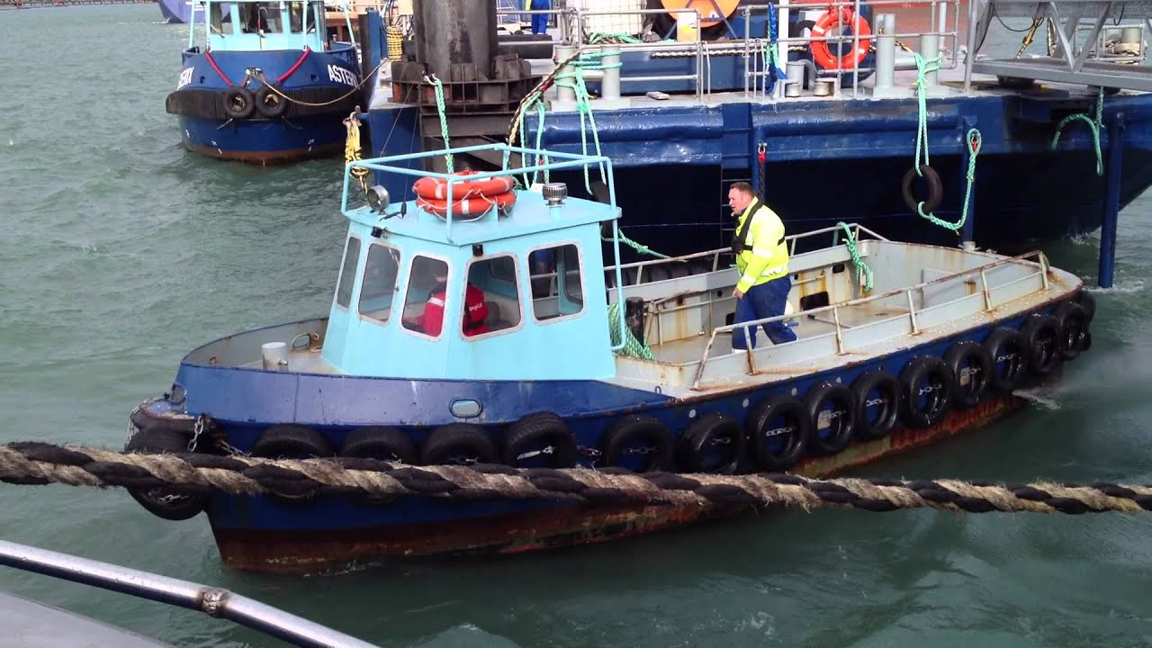 Trying to Berth a small single engined boat in a tight space and it all ...