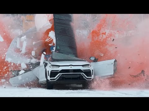 Russian blogger dropped 3 tons of energy drinks on a Lamborghini Urus