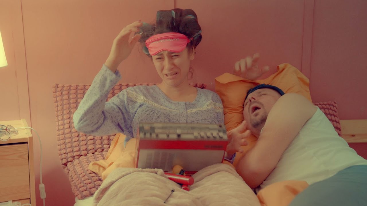 JIŘÍ KRHUT | VLASTA CHCE SPÁT - YouTube