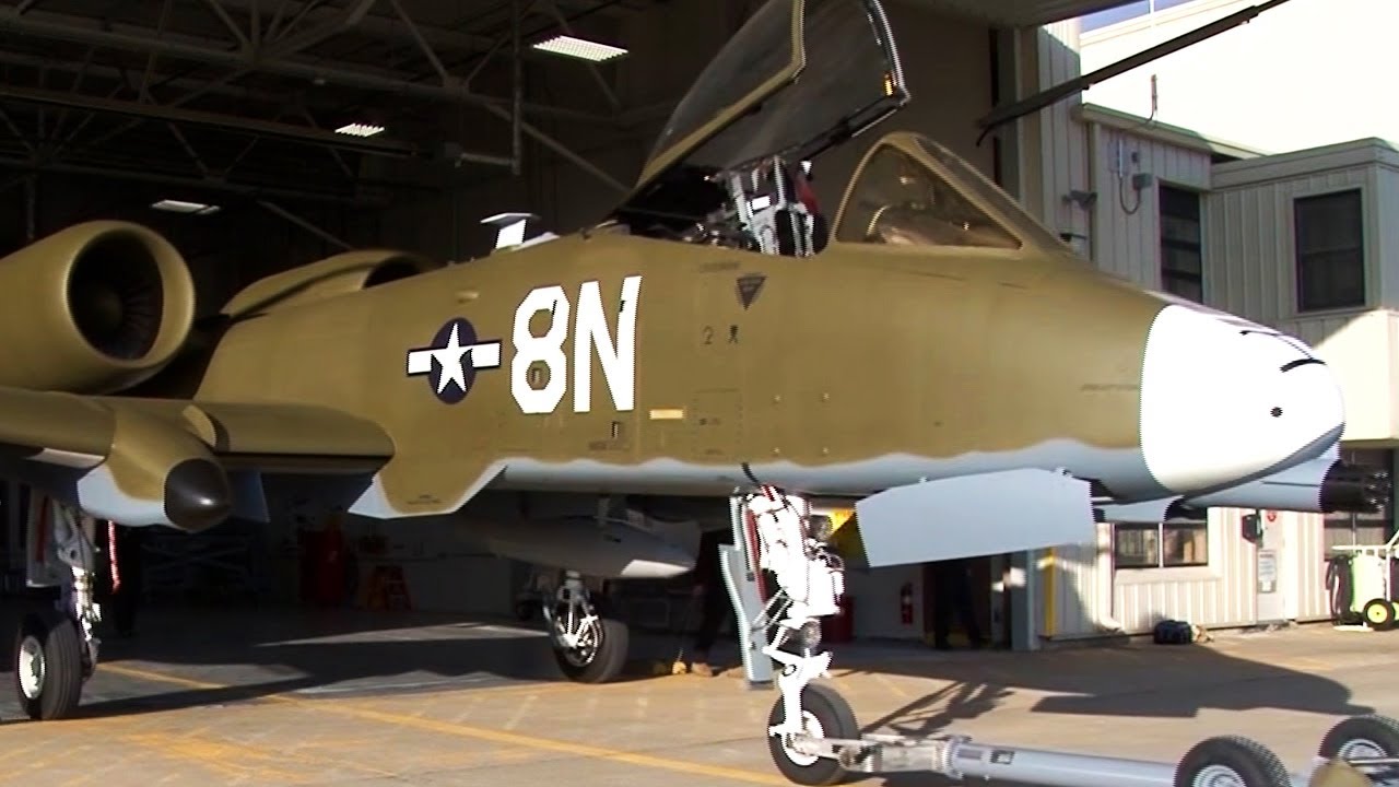 WORLD WAR II P-47 Paint Scheme On A-10C Thunderbolt II - YouTube