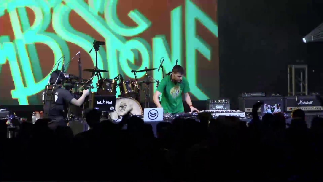 The Living Tombstone Live @ MAGFest 2016 DJ Battle - YouTube