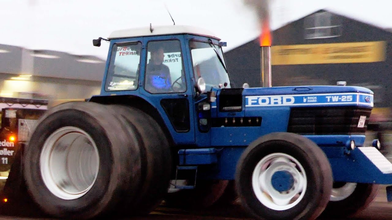 Ford 8210 Ploughing