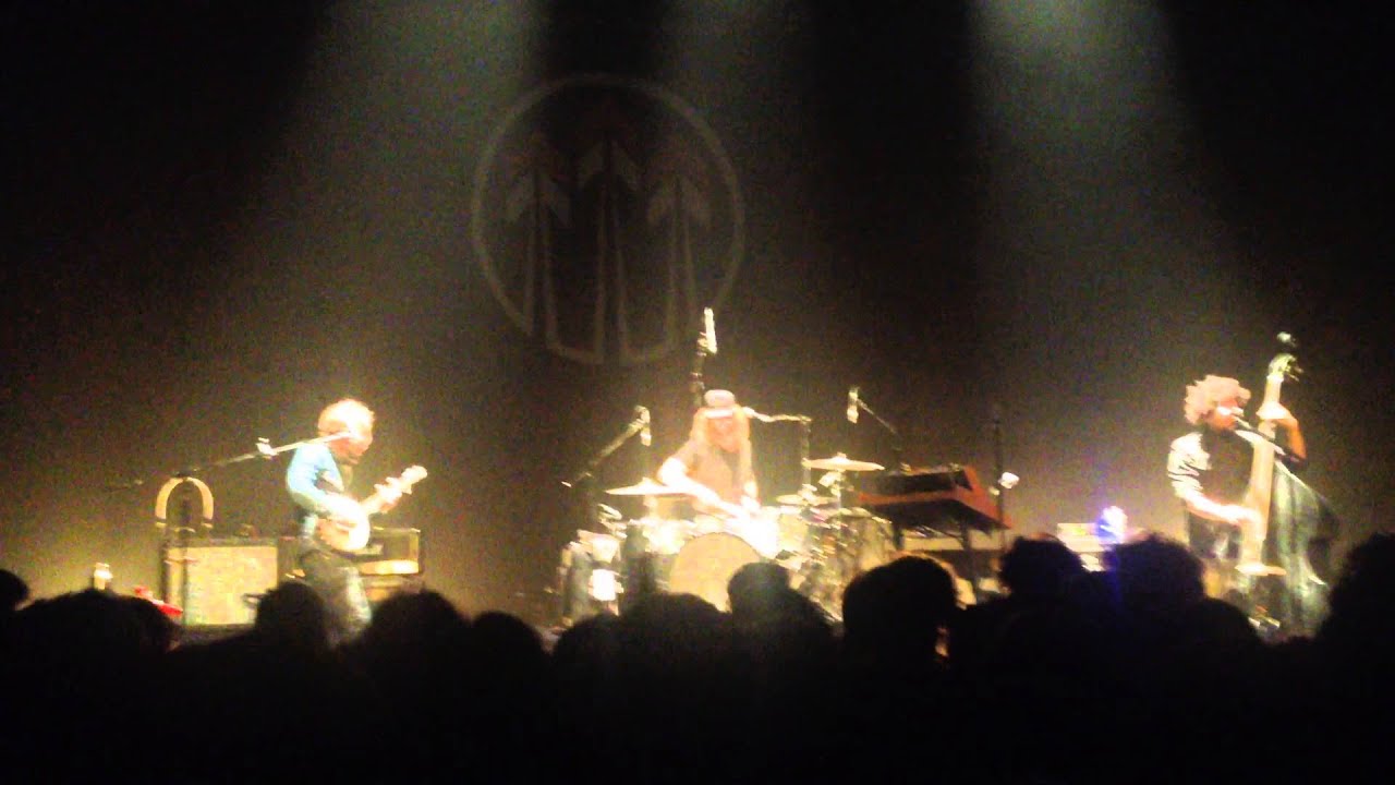 John Butler Trio Banjo intro/solo @Plymouth Pavilions 2014 - YouTube