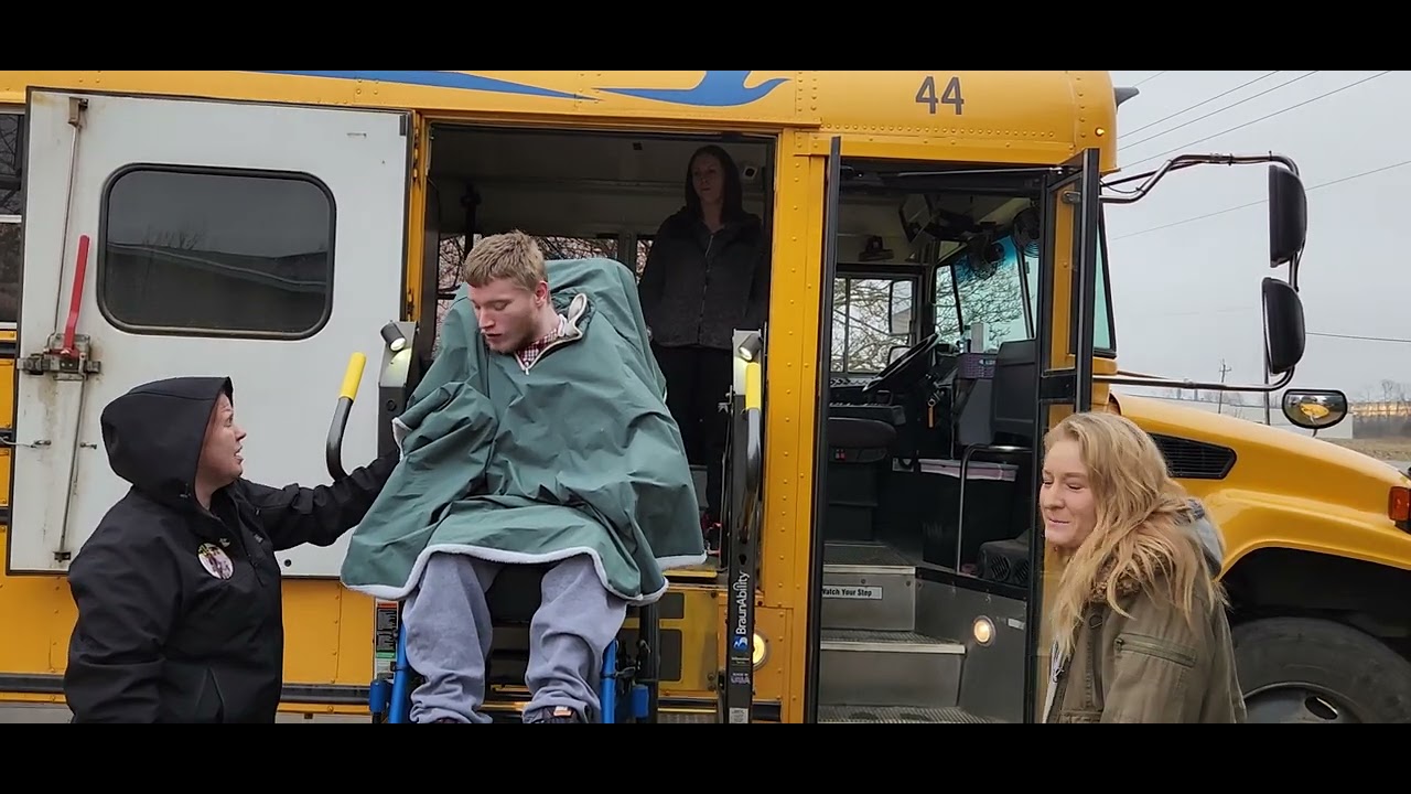 Sam getting home from school on the school bus 1.6.23 @onthatnote - YouTube