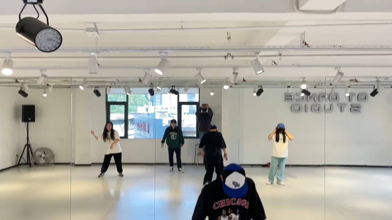 Moist. Urban. 带分解 - YouTube