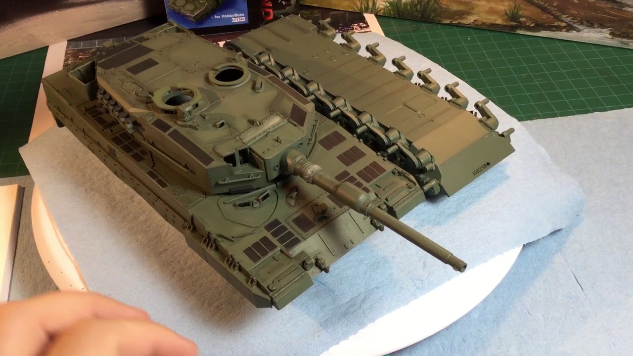 1/35 HOBBY BOSS CAN LEOPARD 2A4 BUILD PART 5 - YouTube