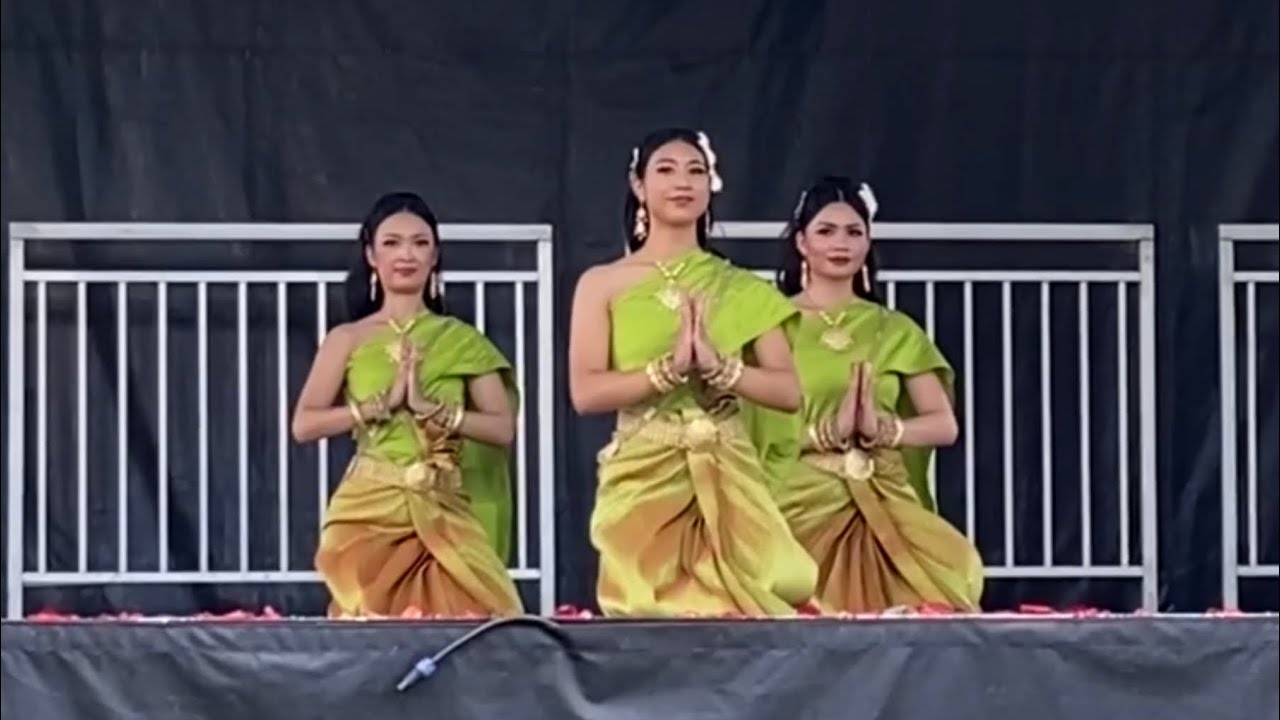 Reaksmey Doung Chan - Moon Love Dance - Khemera Dance Troupe - YouTube