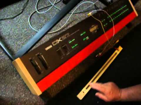 Hilltree - Yamaha DX27 "Diy ribbon controller" - YouTube
