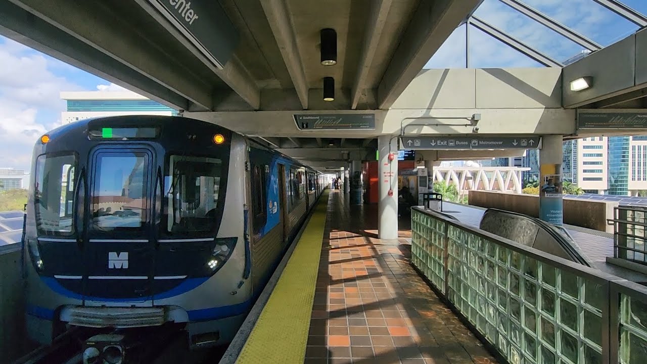 Miami Metrorail Southbound Green Line train arriving and departing at ...