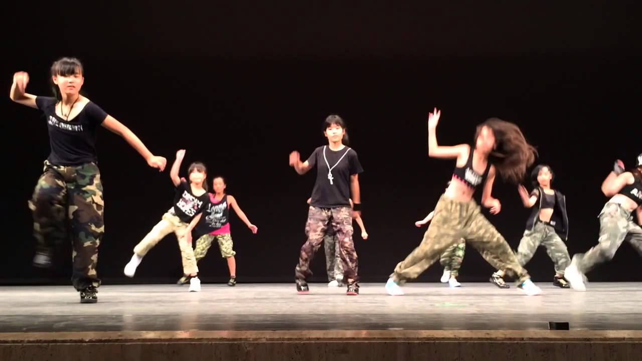 Japanese Dance school kids are incradable ! - YouTube