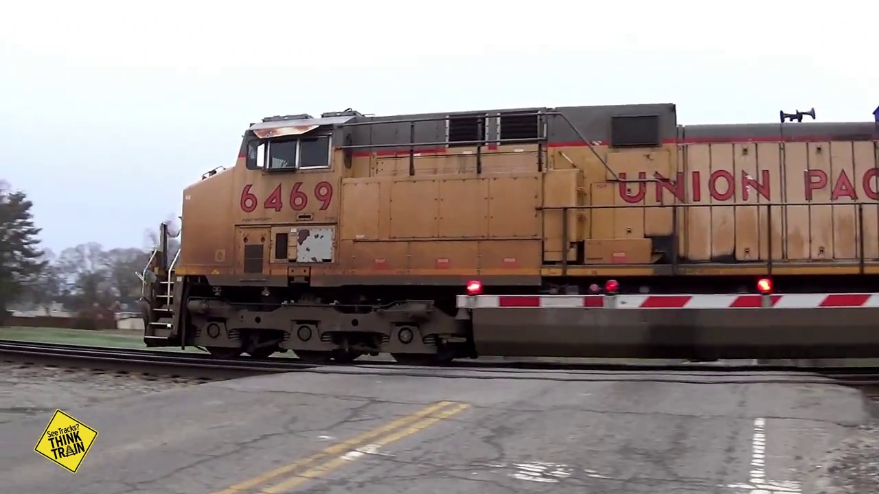 UP 6469 (GE AC44CW) leads NS 821 - YouTube