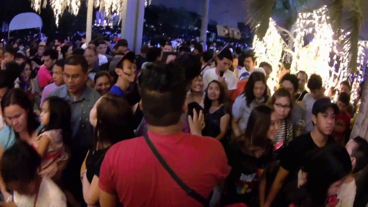 Philippine street view: Sinulog 2017 after and before the fireworks ...