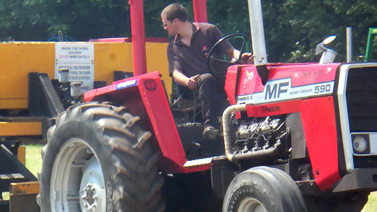 MF 590 Diesel Tractor Pulling Demo - YouTube