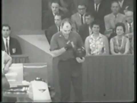 Championship Bowling: Carmen Salvino vs Ray Bluth Game 1 - YouTube