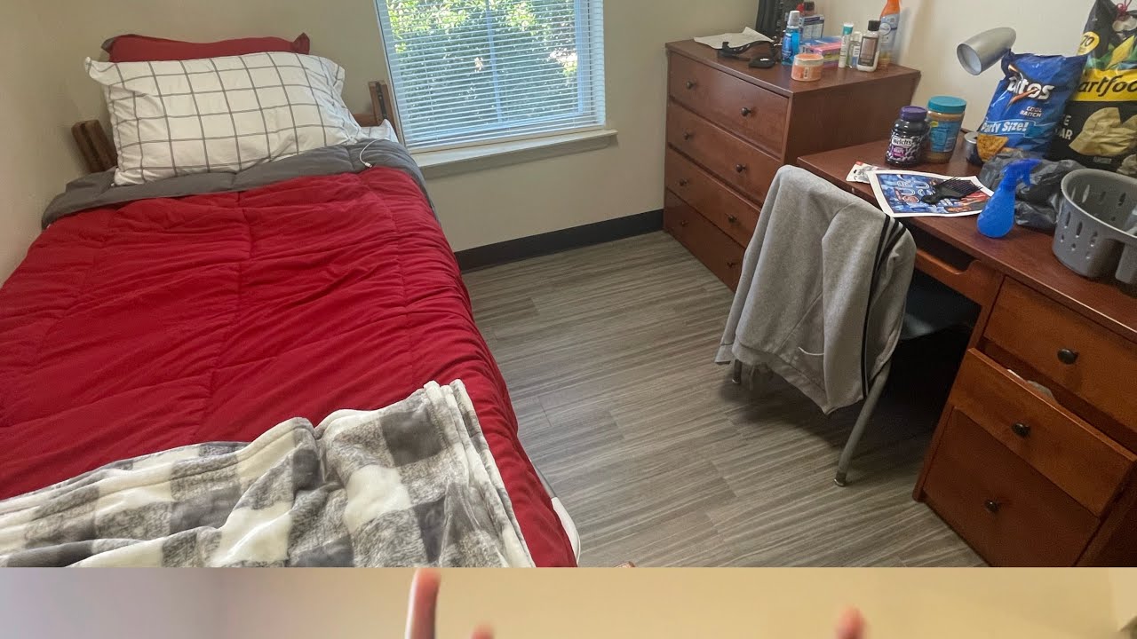 FRESHMAN YEAR DORM TOUR AT SCSU (update vlog) - YouTube