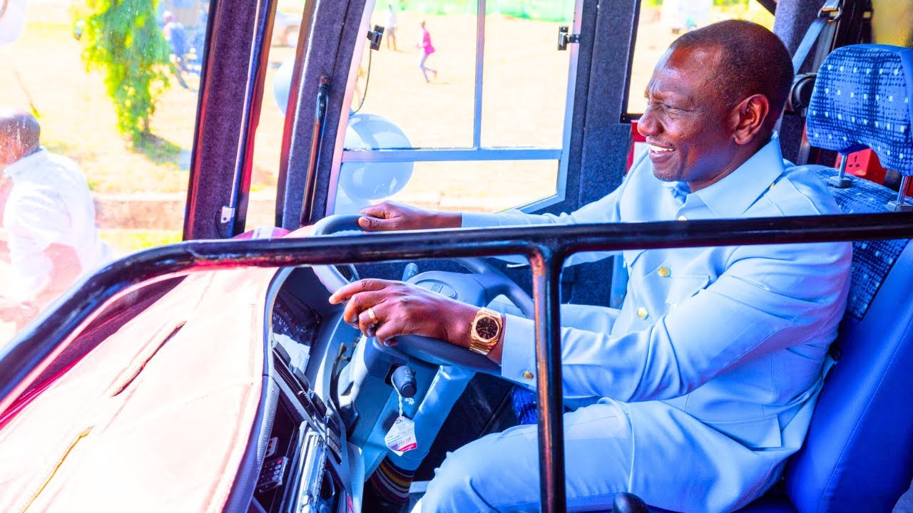 EXCITEMENT AS PRESIDENT RUTO DRIVES A BUS - YouTube