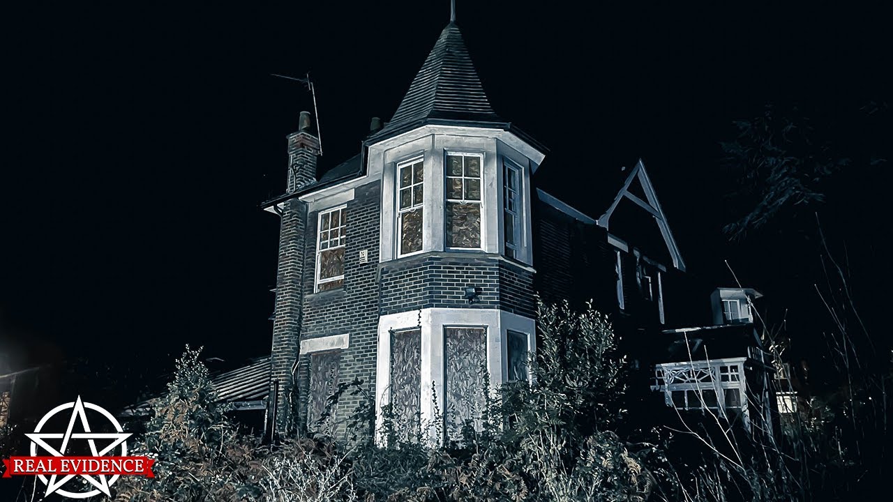 We Heard Footsteps Whilst Ghost Hunting In An Abandoned Haunted House ...