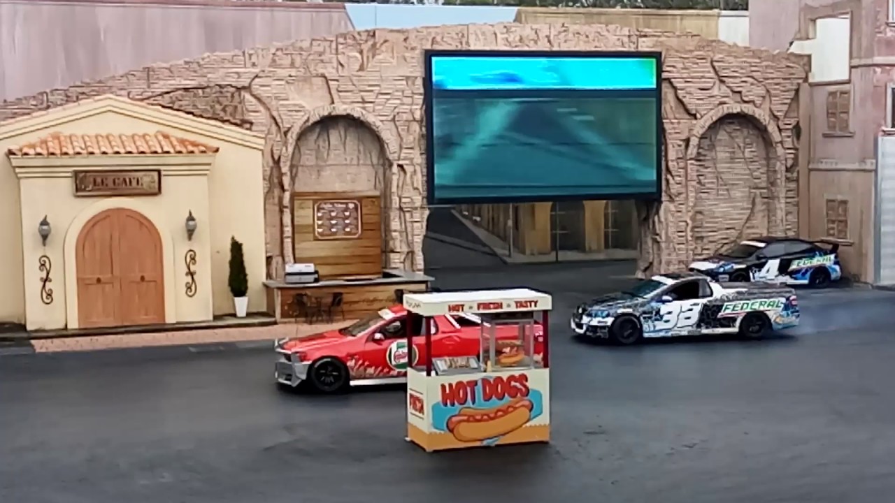 The amazing stunt show , race of Gold coast , Movie world - YouTube