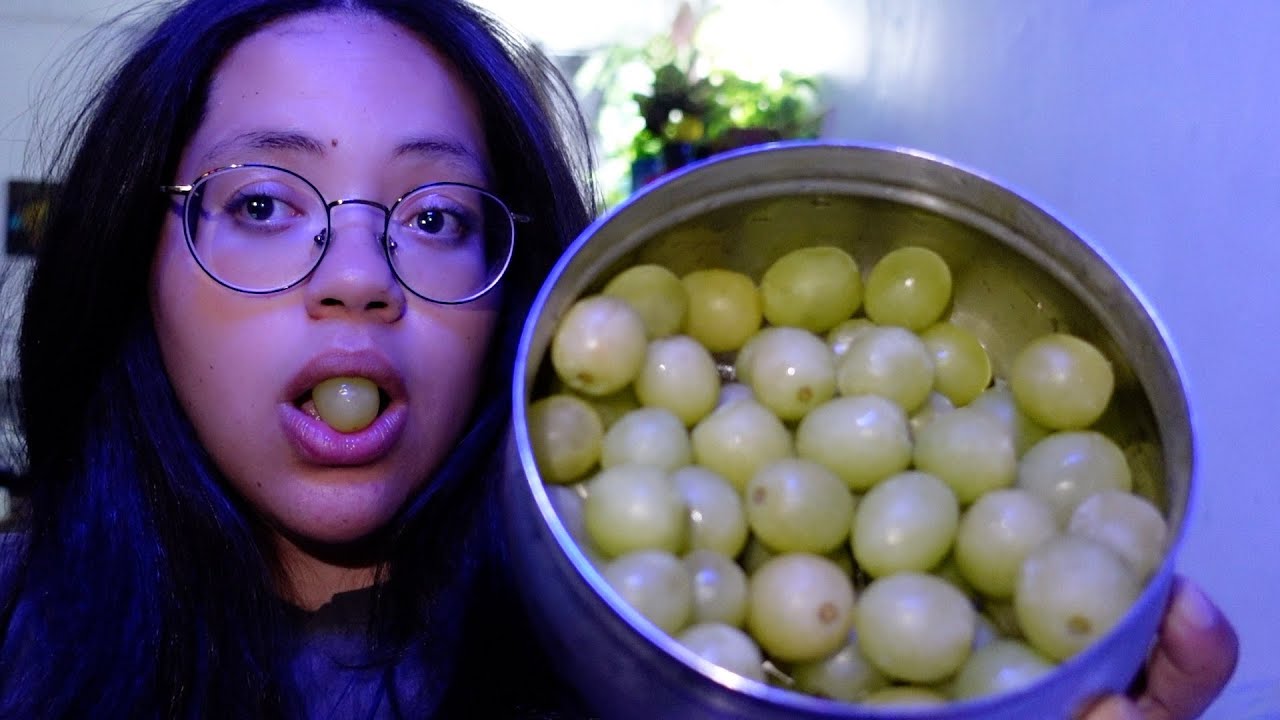ASMR | Eating Crunchy Crisp Juicy Green Grapes - YouTube
