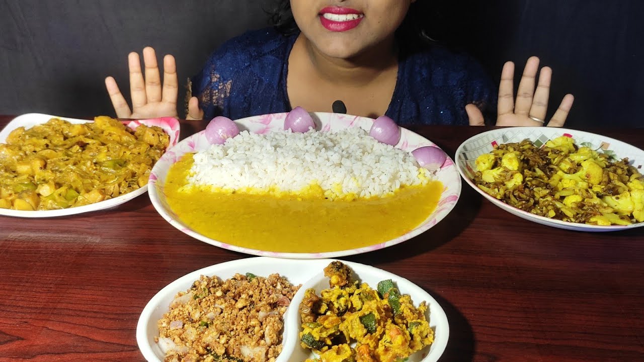 Eating Rice,Dal,Cavage Masala,Gobi Alu ki Sabji,Vegetable Chips,Badi ...