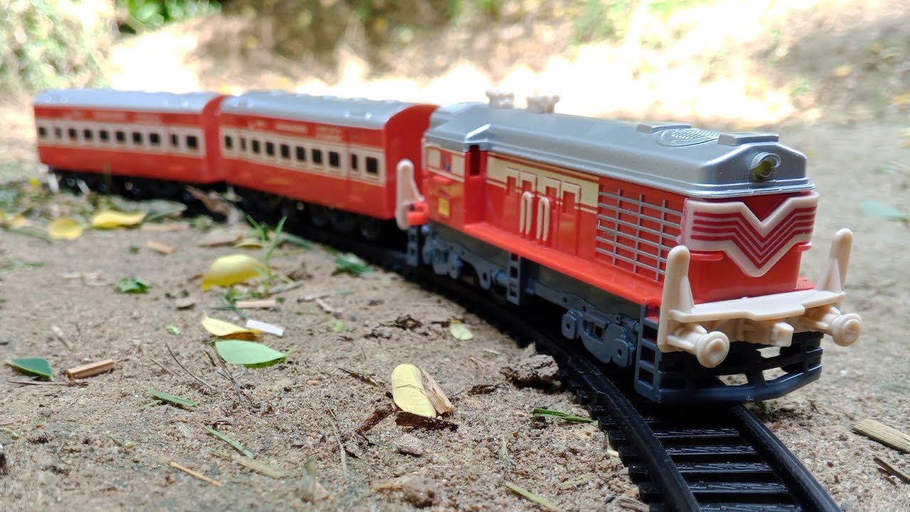 Centy Indian Passenger Rajdhani Express Train Set in Red Review and ...