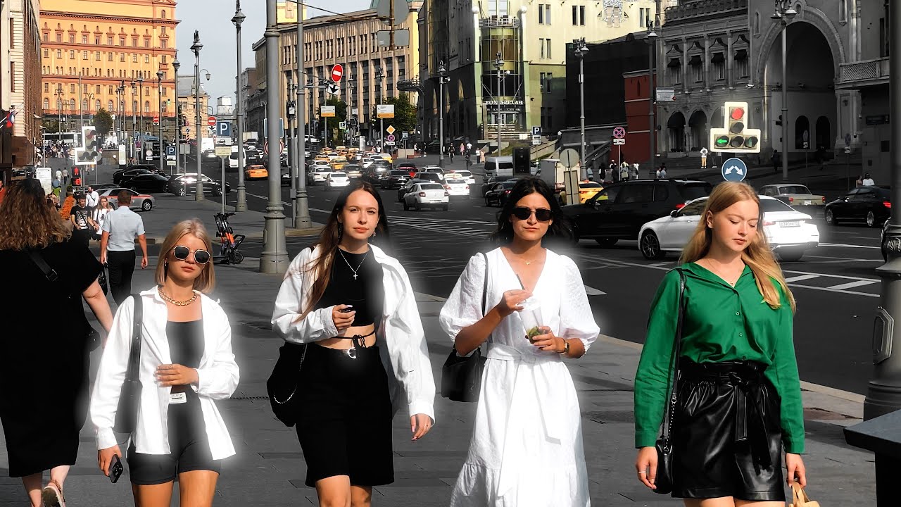 🇷🇺 Walking in the center of Moscow among stylish Russian people [4K ...