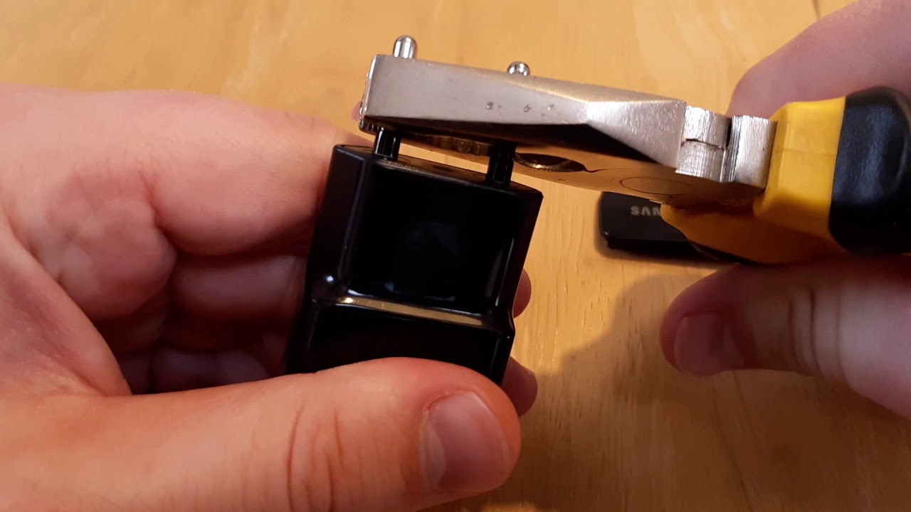 What's inside Samsung USB phone charger - YouTube