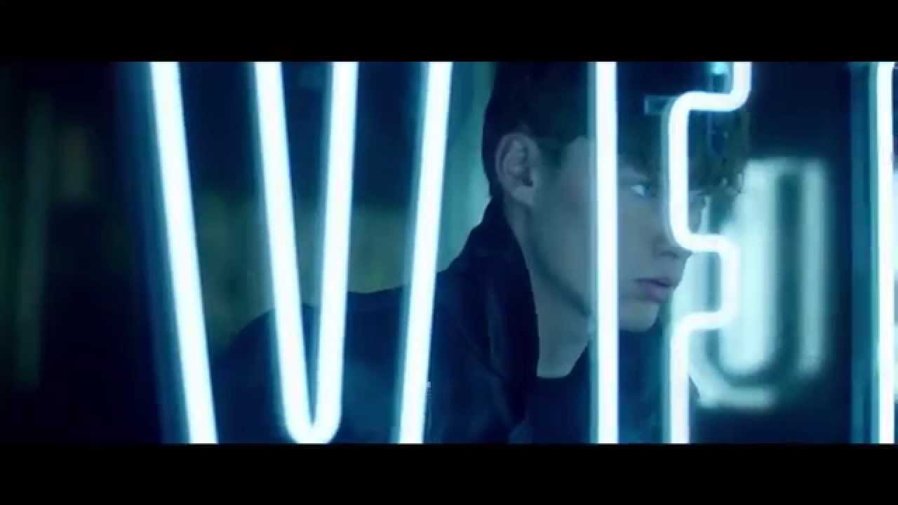 Versus Versace FW14/15 Collection - Film - YouTube